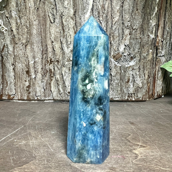 Kyanite Tower - Things That Rock